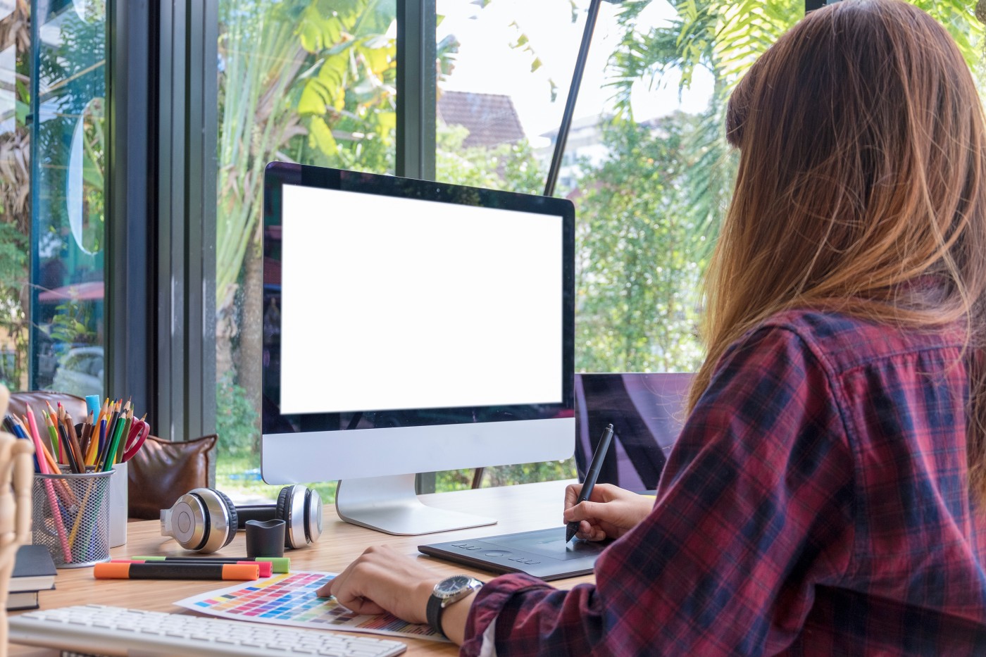 Discover bespoke graphic design services in London now.